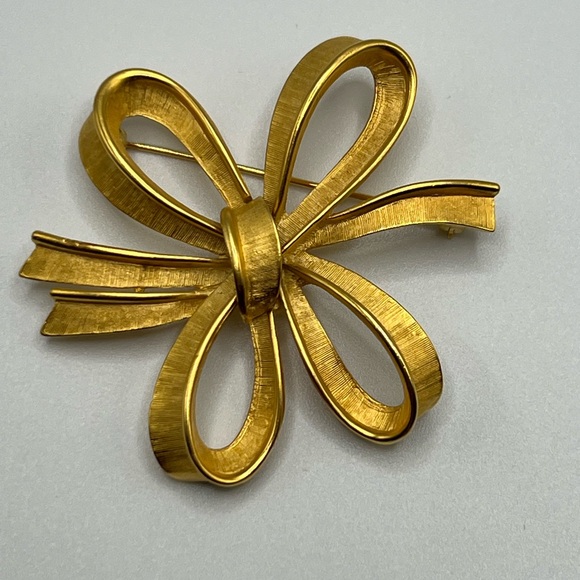 Monet | Jewelry | Vintage 98s Monet Large Ribbon Bow Broochpins In Gold ...